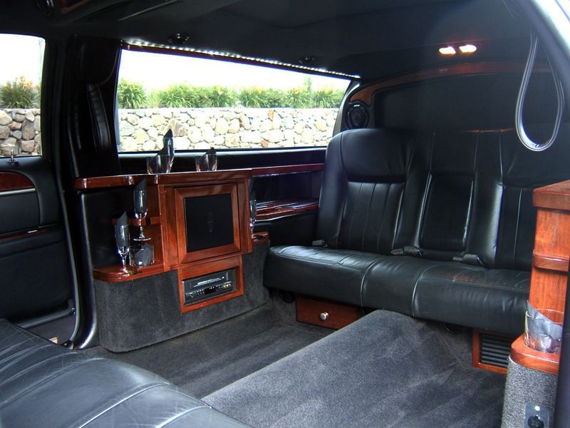 Stretch Limo – 6 Passenger